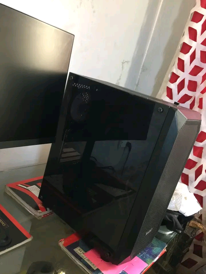 Gaming desktop and Monitor - TRADEit Zambia